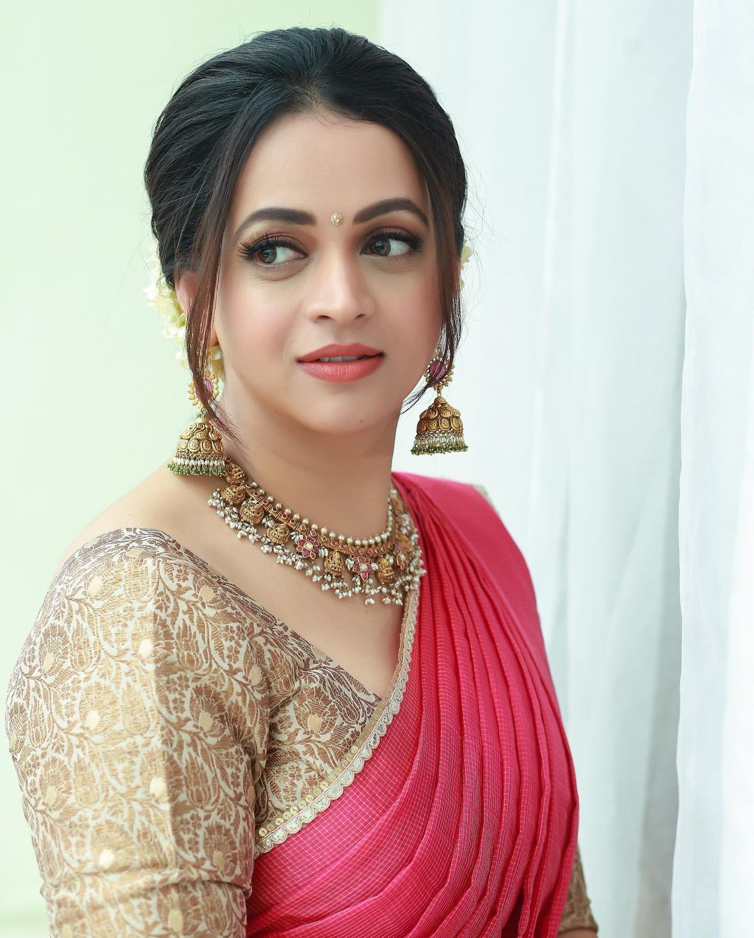 bhavana new look in half saree in goes viral | എന്താ ഒരു മൊഞ്ച്: അഴകിന്‍ നിറകുടം, വീണ്ടും വൈറല് ...