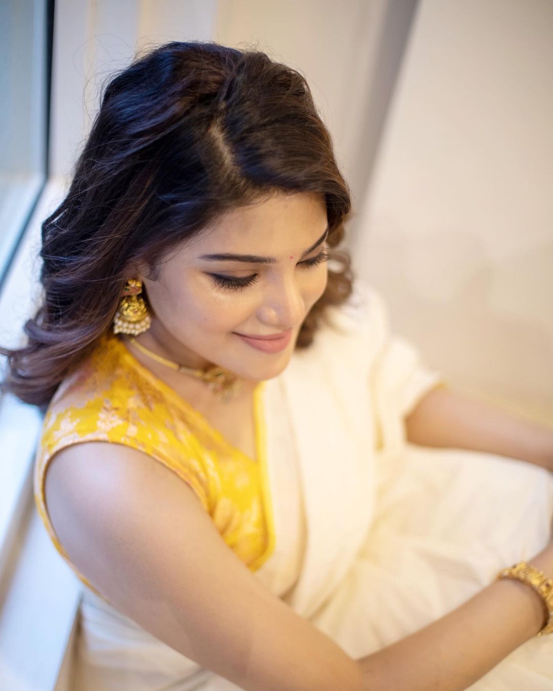 వలపులతో కవ్విస్తున్న ఆత్మిక.. భామ అందాలకు నెటిజన్లు ఫిదా..! | Actress ...