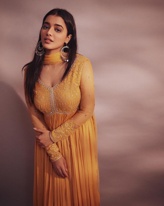 హీరోయిన్ కేతికా శర్మ అందాల సోయగాలు | actress Ketika Sharma stunning ...