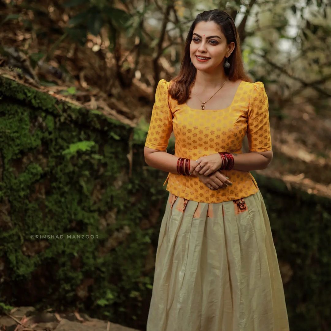 malayalam actress anusree new look photoshoot viral in social media ...