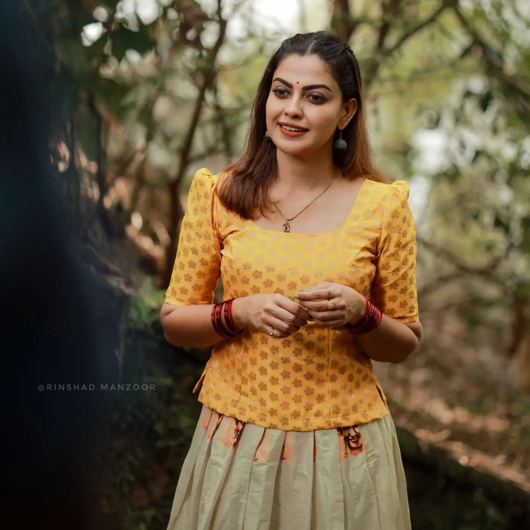 malayalam actress anusree new look photoshoot viral in social media ...