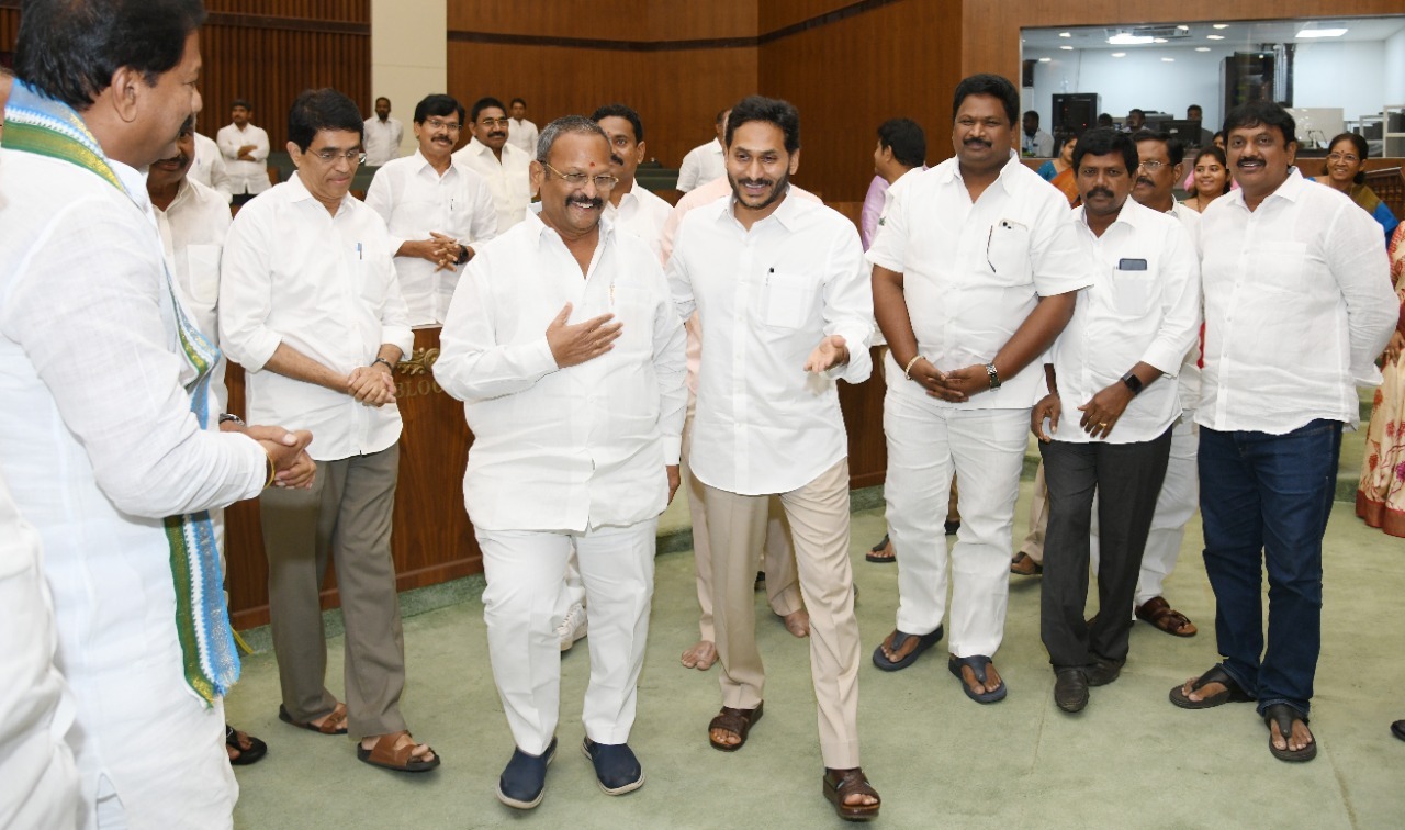 ఏపీ అసెంబ్లీ డిప్యూటీ స్పీకర్‌గా కోలగట్ల వీరభద్రస్వామి ఎన్నిక | YCP MLA Kolagatla Veerabhadra ...