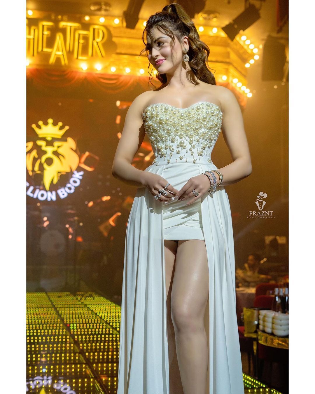 उर्वशी रौतेला के बार्बी डॉल लुक ने मचाया तहलका, ड्रेस की कीमत सुन फैंस के उड़े होश | Urvashi ...