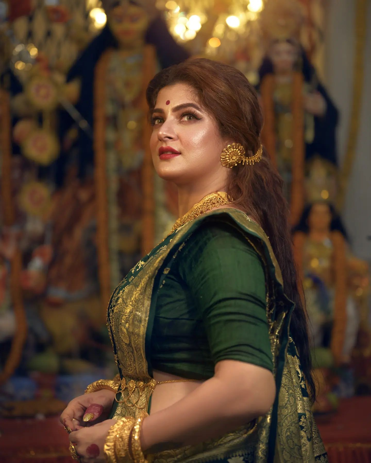 শাড়িতে মোহময়ী হয়ে উঠেছে শ্রাবন্তী চট্টোপাধ্যায়, দেখুন ছবি | Latest ...