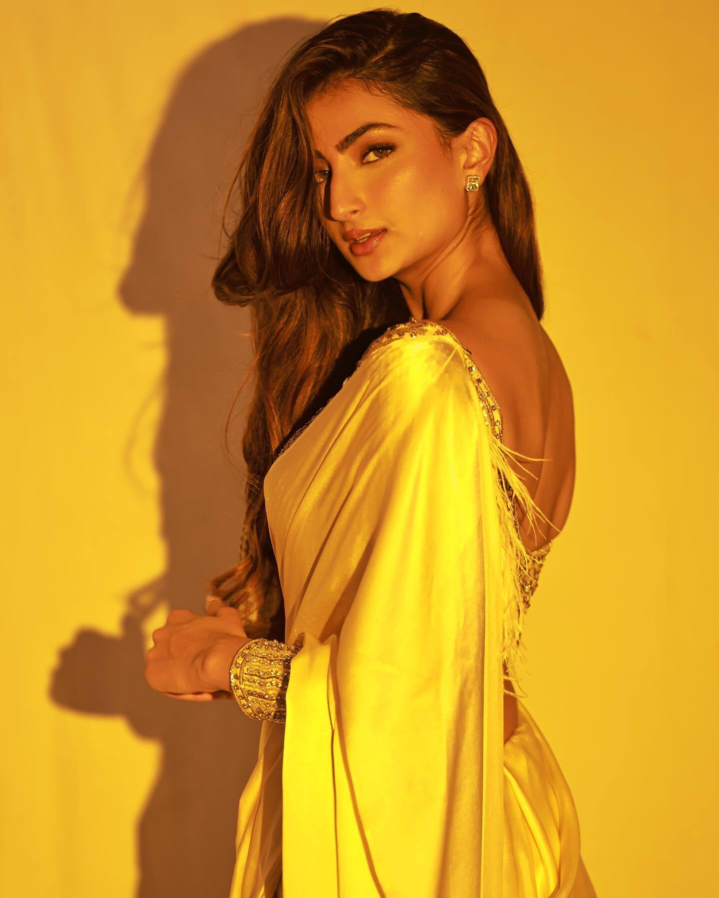 কালো পোশাকে সোশ্যাল মিডিয়ায় উষ্ণতার পারদ চড়ালেন পলক, ভাইরাল ছবি ...