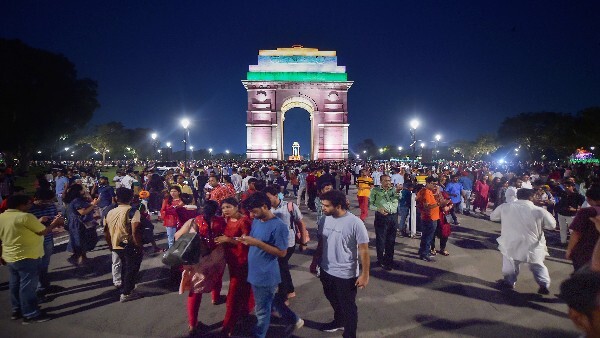 ನವದೆಹಲಿಯ ಕರ್ತವ್ಯ ಪಥ ವೀಕ್ಷಣೆಗೆ ಹರಿದು ಬಂದ ಜನಸಾಗರ | A lot of people ...