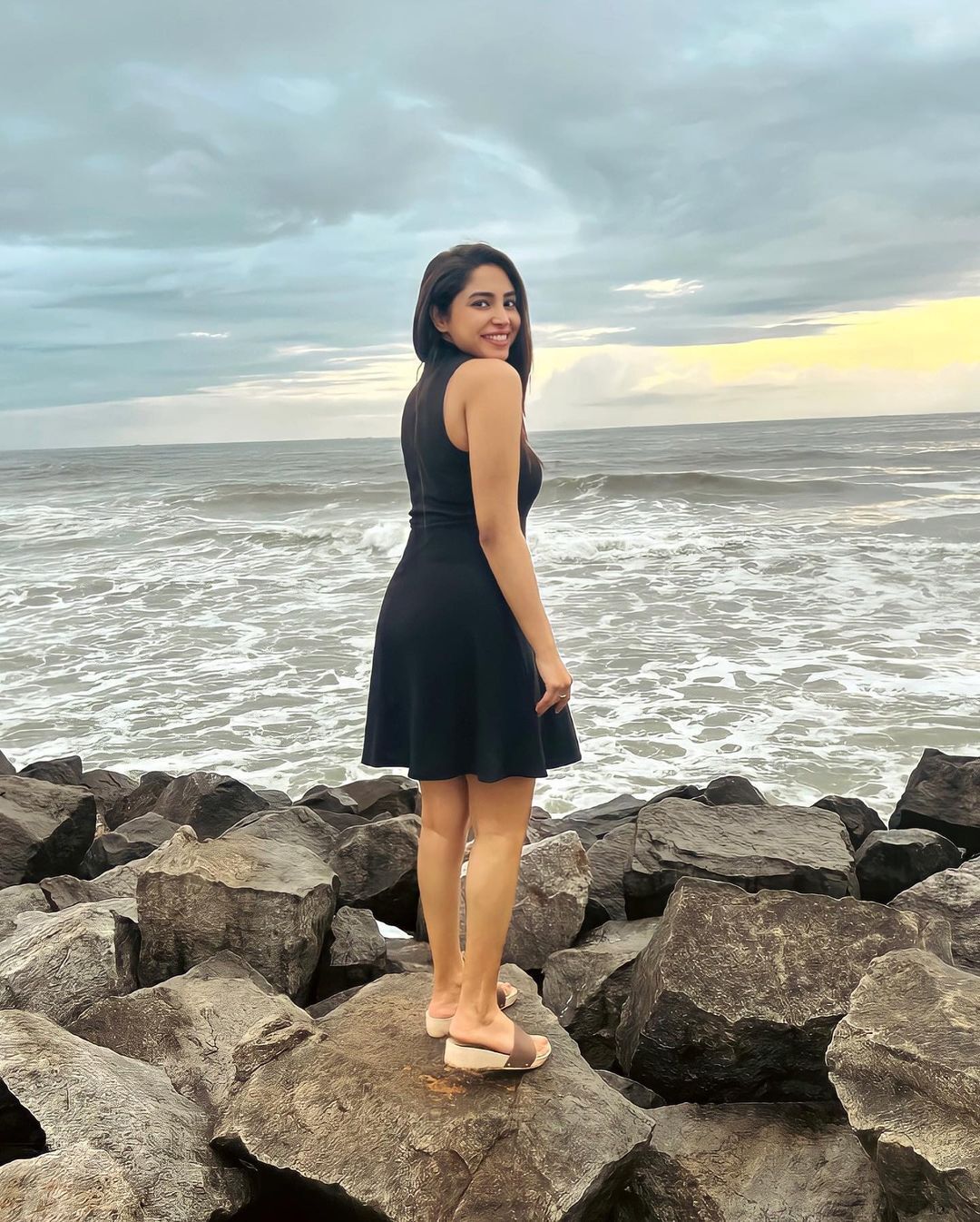 Actress Ameya Mathew Is Wating For Her Kochumuthalali At Kadappuram ...