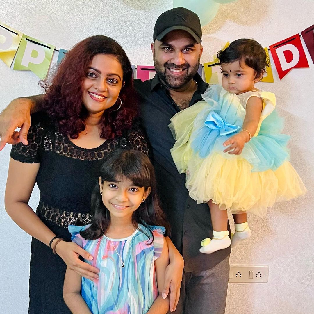 Actress Aswathi Sreekanth Latest Photos Goes Viral On Social Media ...