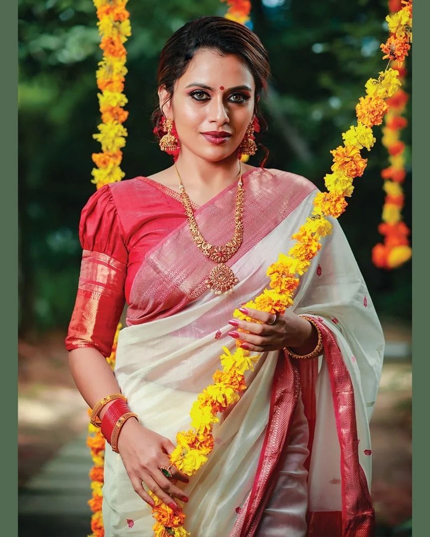 Dhanya Mary Varghese Engagement Photos