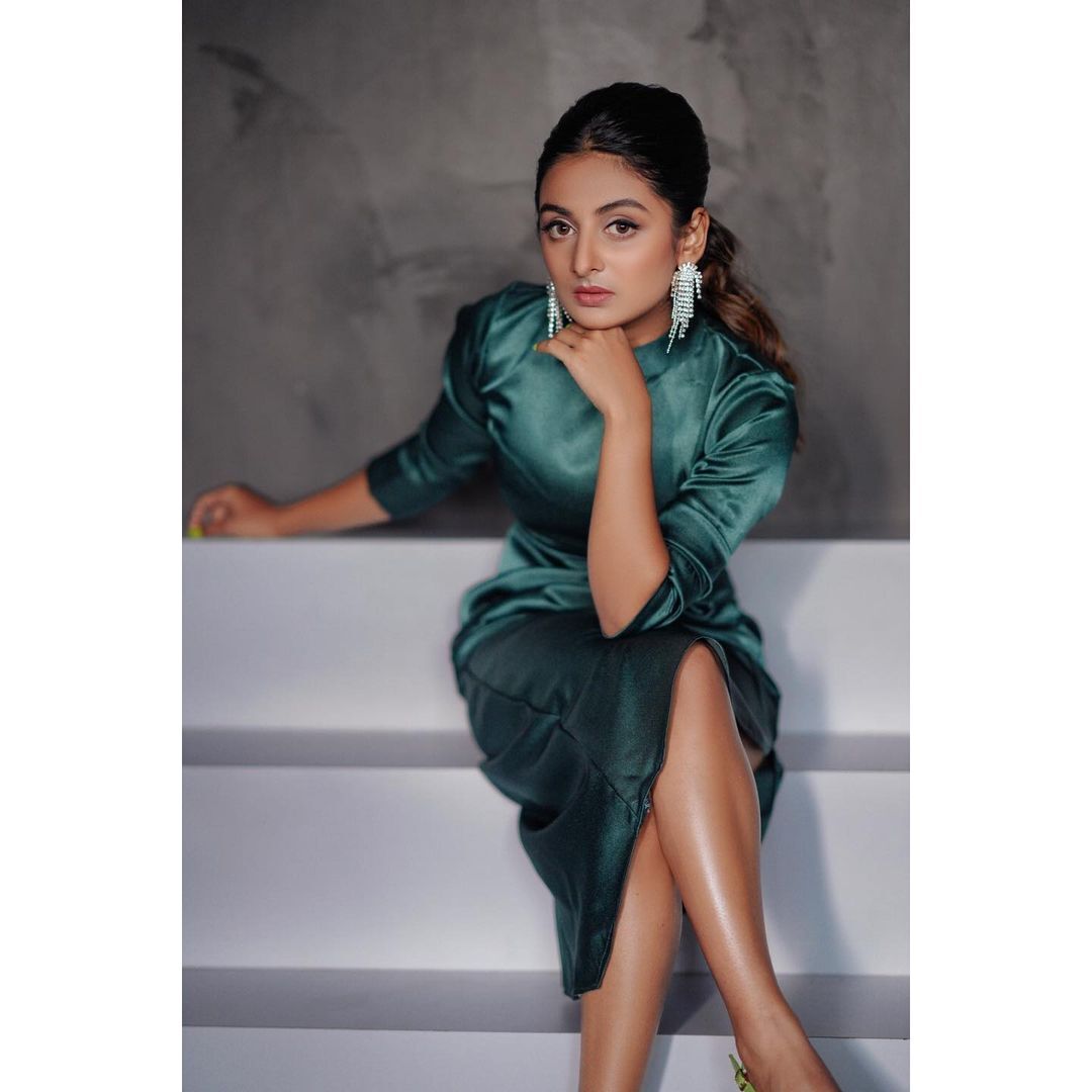 Actress Esther Anil's New Stunning Bold Stills Made Wow In Social Media ...