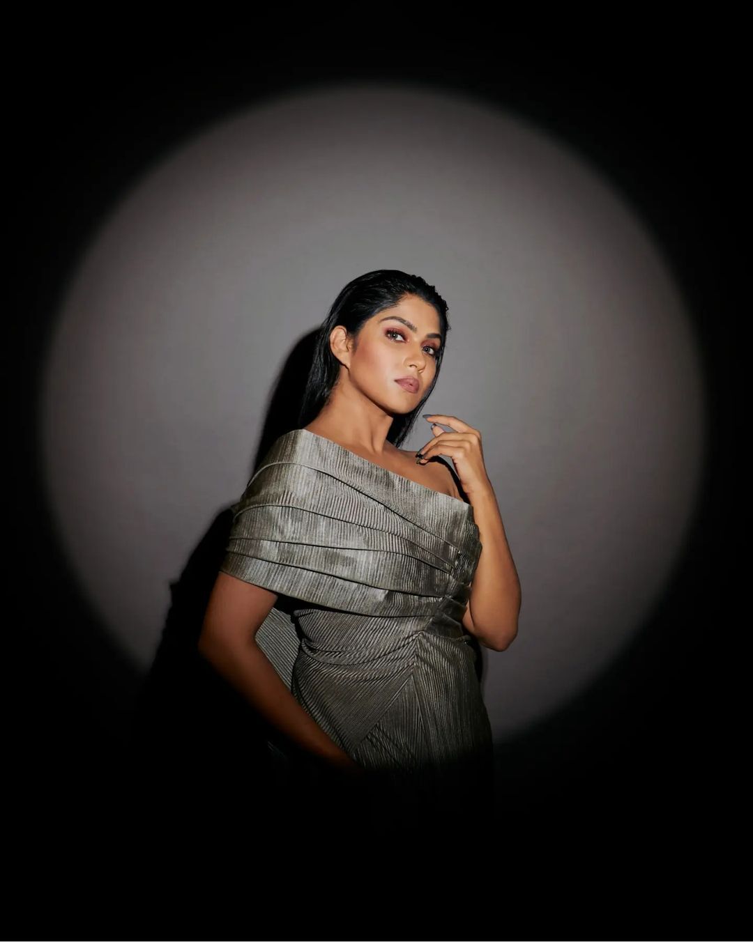 Actress Swasika New Different And Bold Look Photoshoot Made Fire On ...