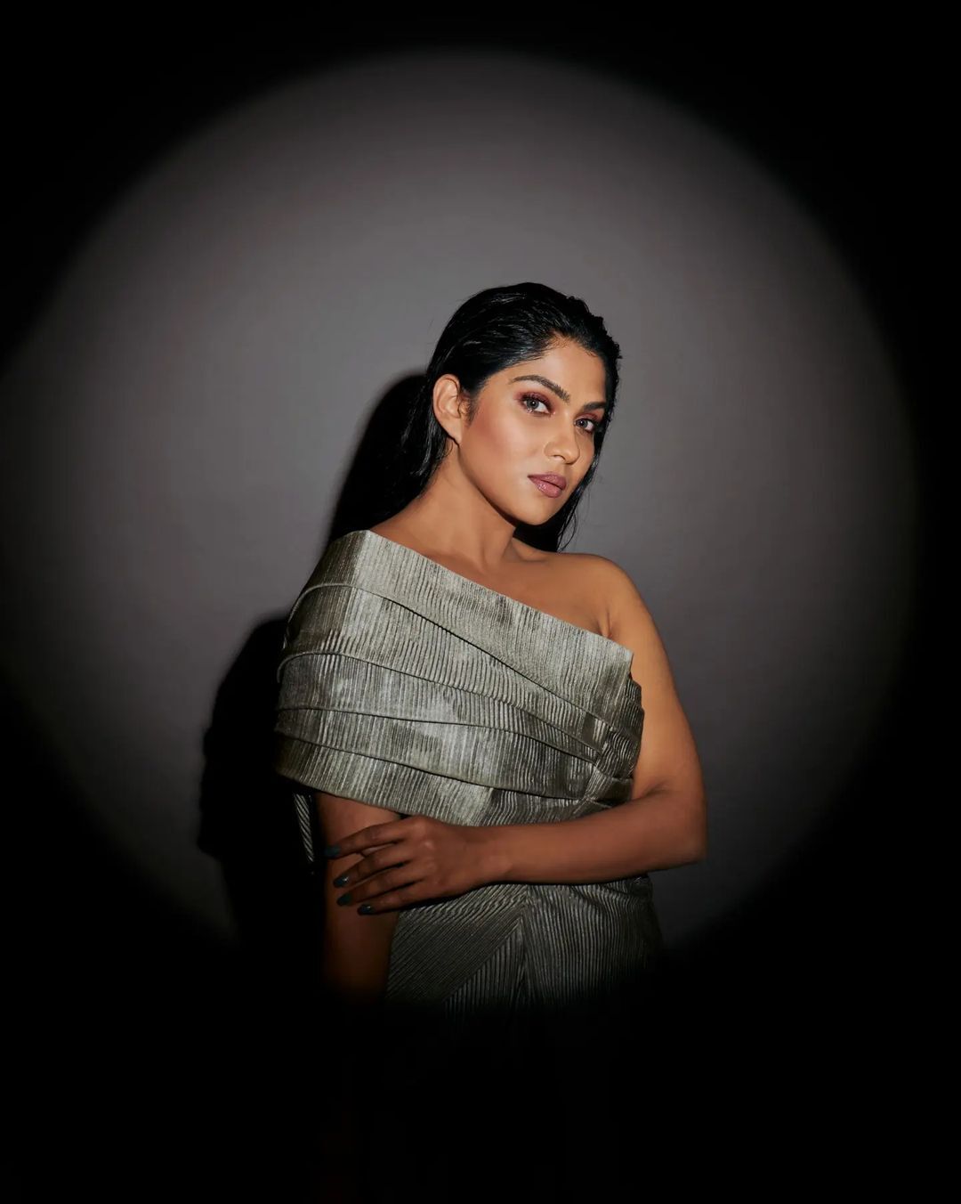 Actress Swasika New Different And Bold Look Photoshoot Made Fire On ...