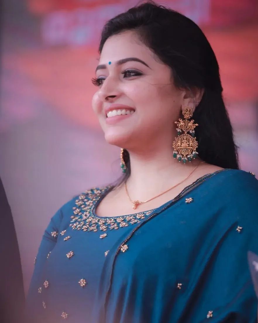 Anu Sithara's New Simple And Cute Photos From Inauguration Events Goes ...