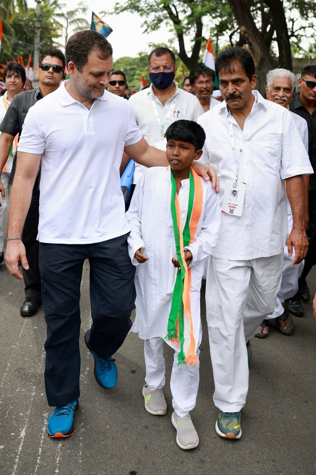 Bharat Jodo Yatra : రాహుల్ గాంధీ పాదయాత్ర.. ప్రజల సమస్యలు వింటూ ...