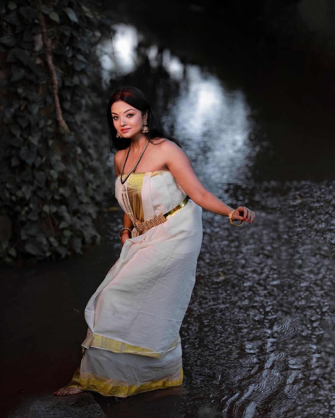 Bigg Boss Malayalam Fame Soorya J Menon's New Stunning Kerala Traditional Look Is Viral On ...