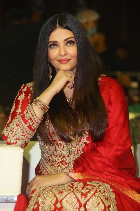 Bollywood Actress Aishwarya Rai Bachchan Latest Photos Photos: HD ...