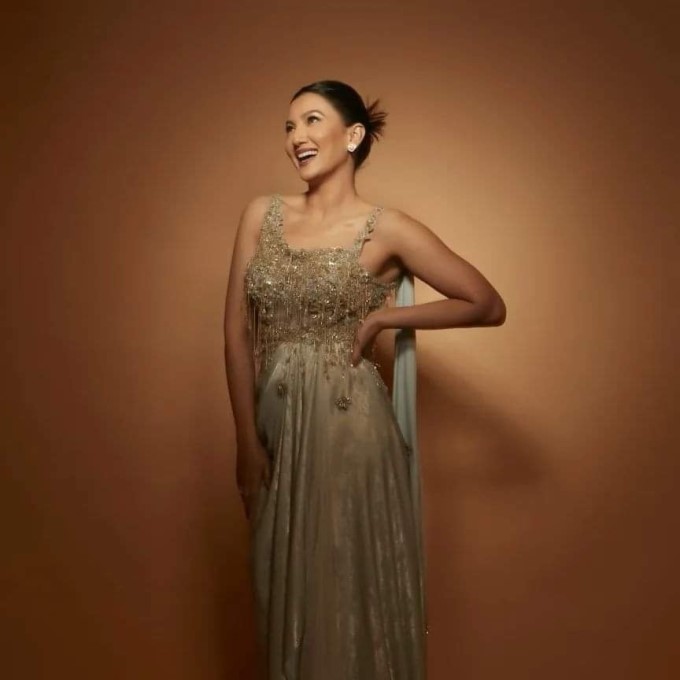 Bollywood Actress Gauahar Khan Set Internet On Fire With Sizzling Pics ...