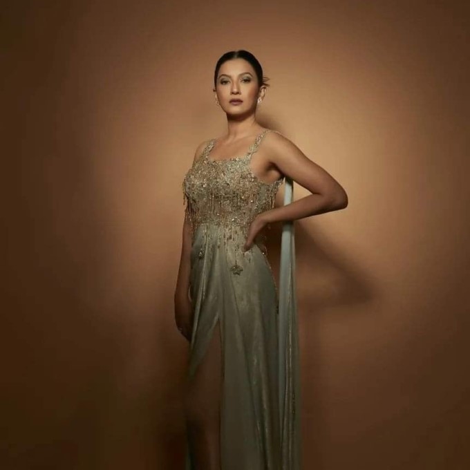 Bollywood Actress Gauahar Khan Set Internet On Fire With Sizzling Pics ...
