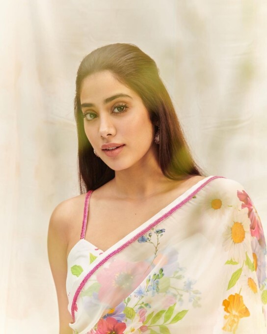Bollywood Actress Janhvi Kapoor Looks Gorgeous In Saree Photos: HD ...