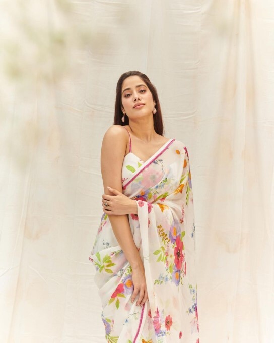 Bollywood Actress Janhvi Kapoor Looks Gorgeous In Saree Photos: HD ...