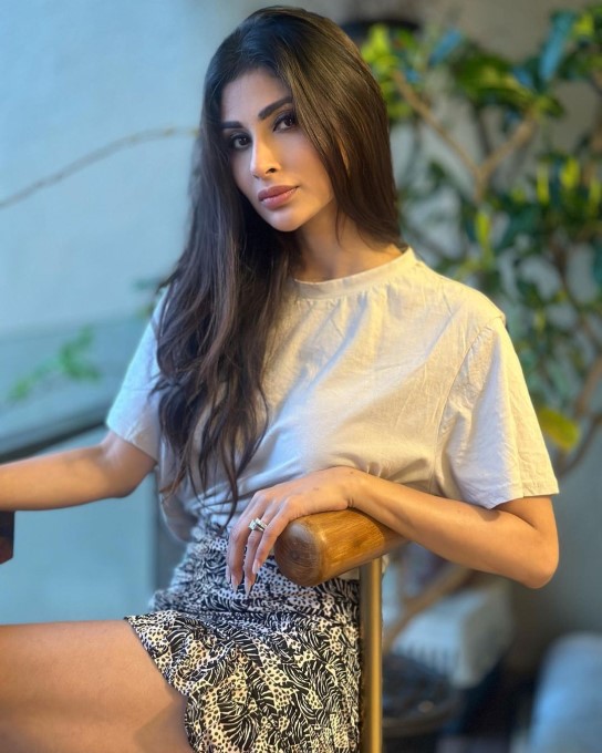 Bollywood Actress Mouni Roy Latest Photos Photos: HD Images, Pictures ...