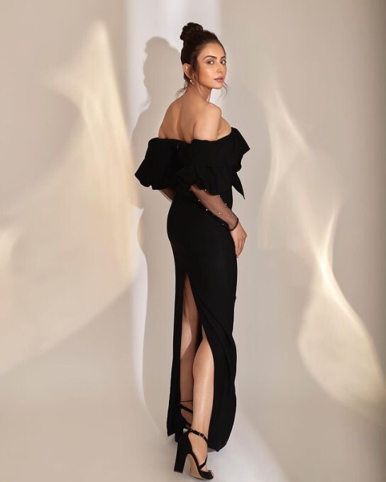 Bollywood Actress Rakul Preet Singh Looks Stunning In Latest Photos ...