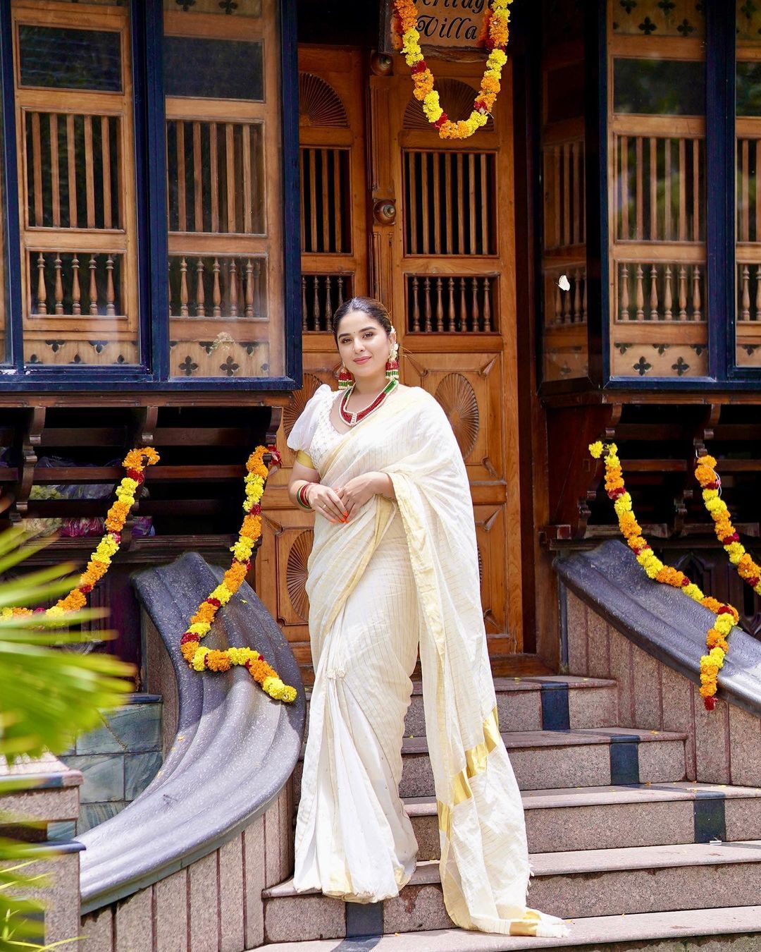 Jeeva's Wife Aparna Thomas Latest Photos Trending On Internet | ദേ ...