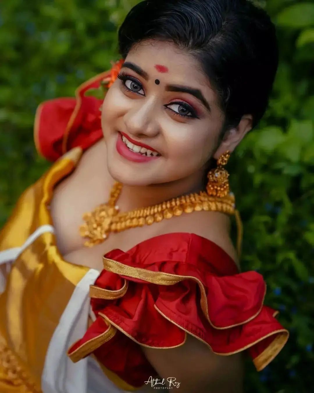 Jo and Jo Fame Saniya Babu Looks Gorgeous in Onam Special Photoshoot | ഓണം പൊടിപൊടിച്ച് സാനിയ ...