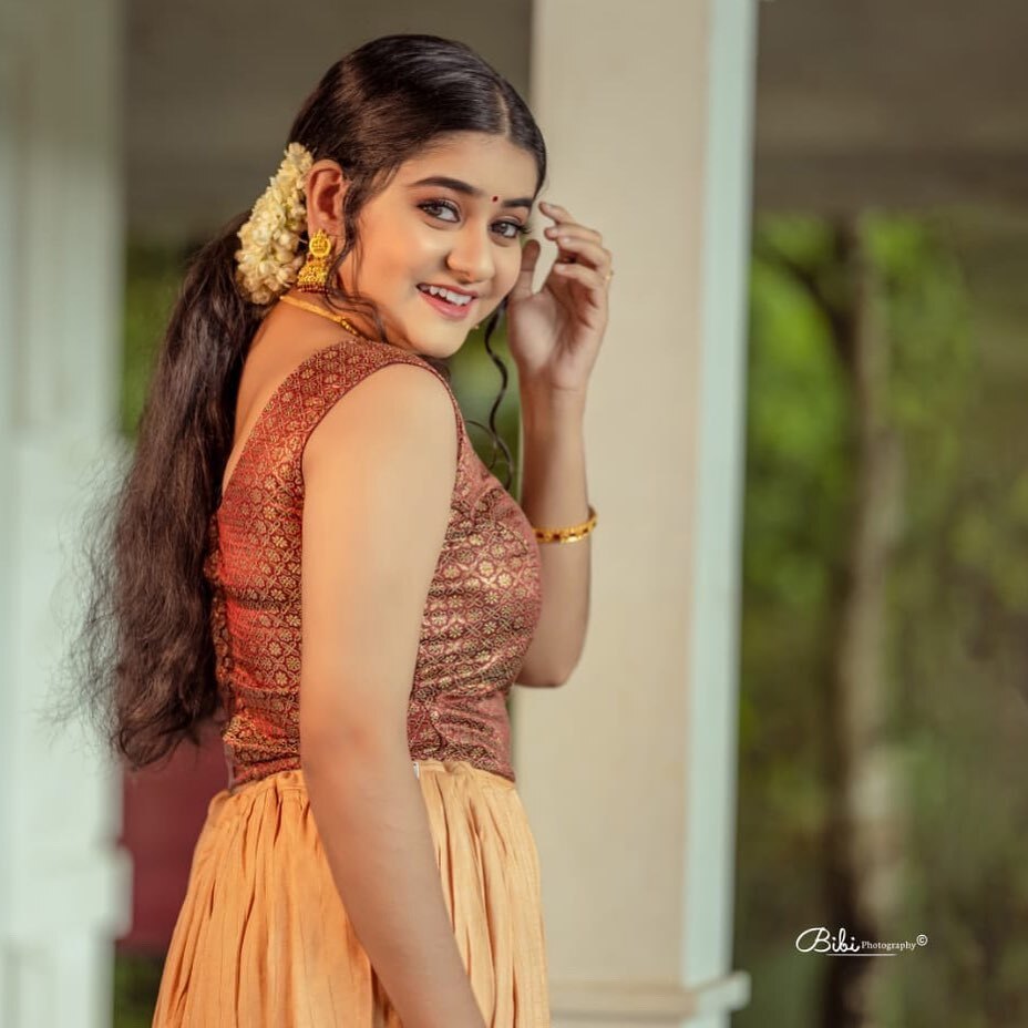 Jo and Jo Fame Saniya Babu Looks Gorgeous in Onam Special Photoshoot | ഓണം പൊടിപൊടിച്ച് സാനിയ ...