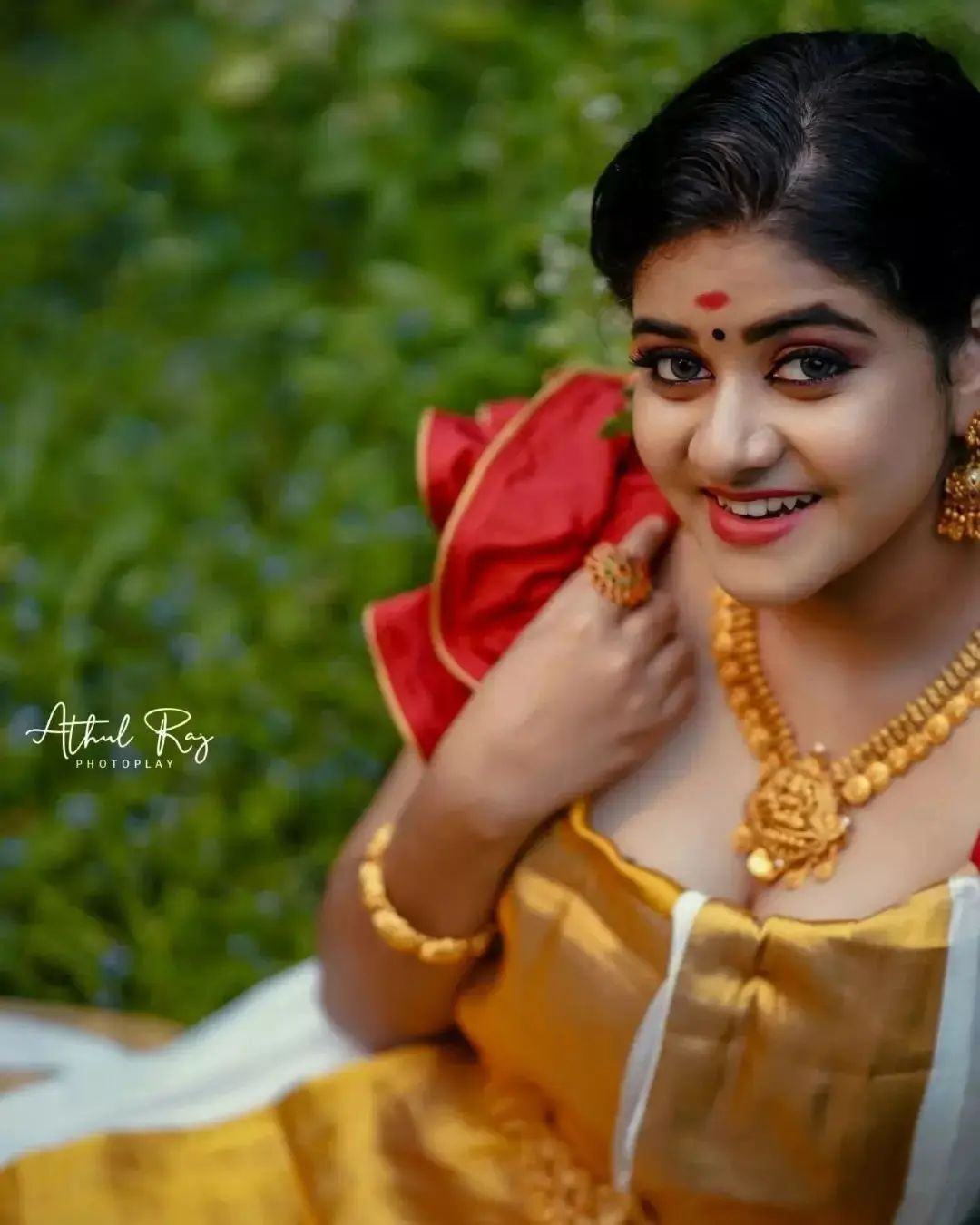 Jo and Jo Fame Saniya Babu Looks Gorgeous in Onam Special Photoshoot | ഓണം പൊടിപൊടിച്ച് സാനിയ ...