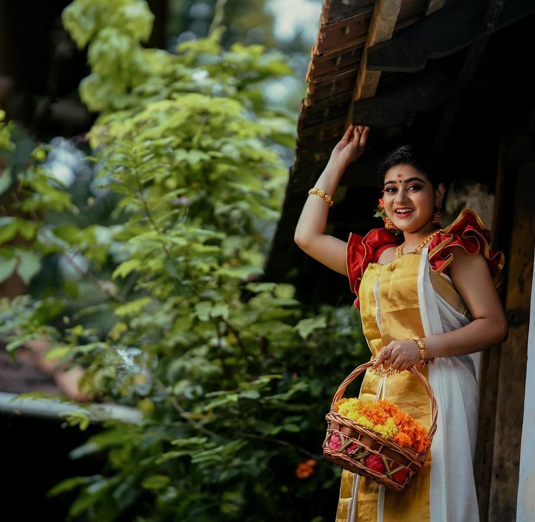 Jo and Jo Fame Saniya Babu Looks Gorgeous in Onam Special Photoshoot | ഓണം പൊടിപൊടിച്ച് സാനിയ ...