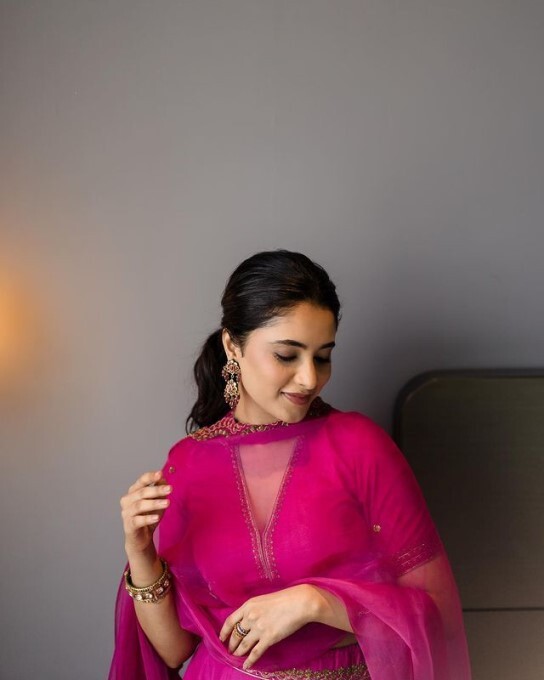Kollywood Actress Priyanka Arul Mohan Looks Gorgeous In Latest Photos ...