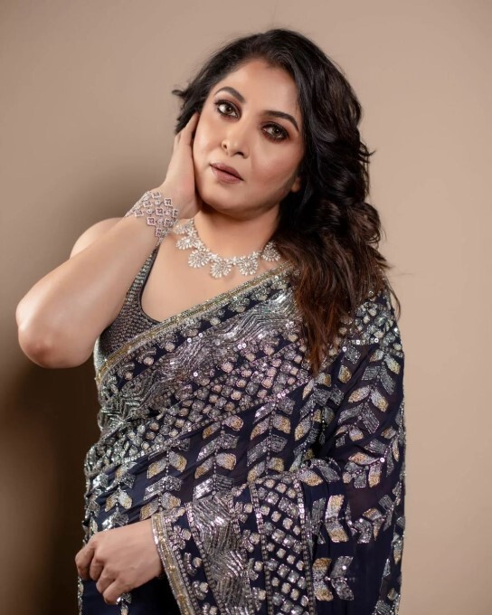 Kollywood Actress Ramya Krishnan Looks Stunning In Saree Photos: HD ...