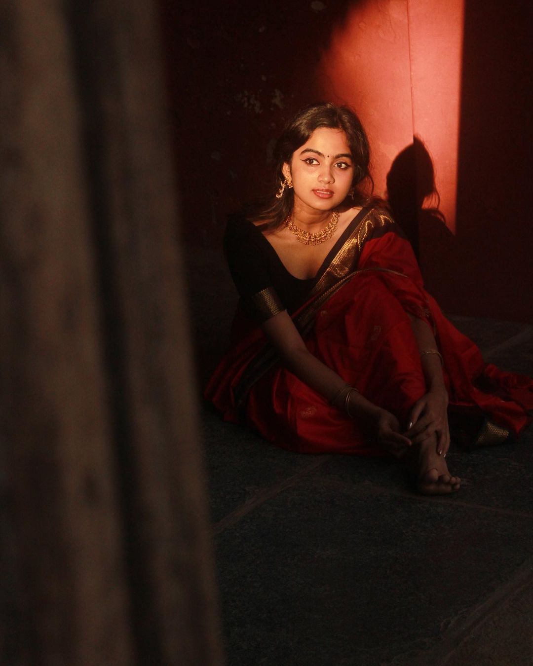 Makal Movie Fame Devika Sanjay New Stunning Look In Red Saree Goes Viral On Social Media ...