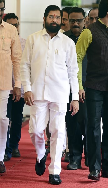 MH CM Eknath Shinde's Son Sitting On CM Chair Goes Viral Photos: HD ...