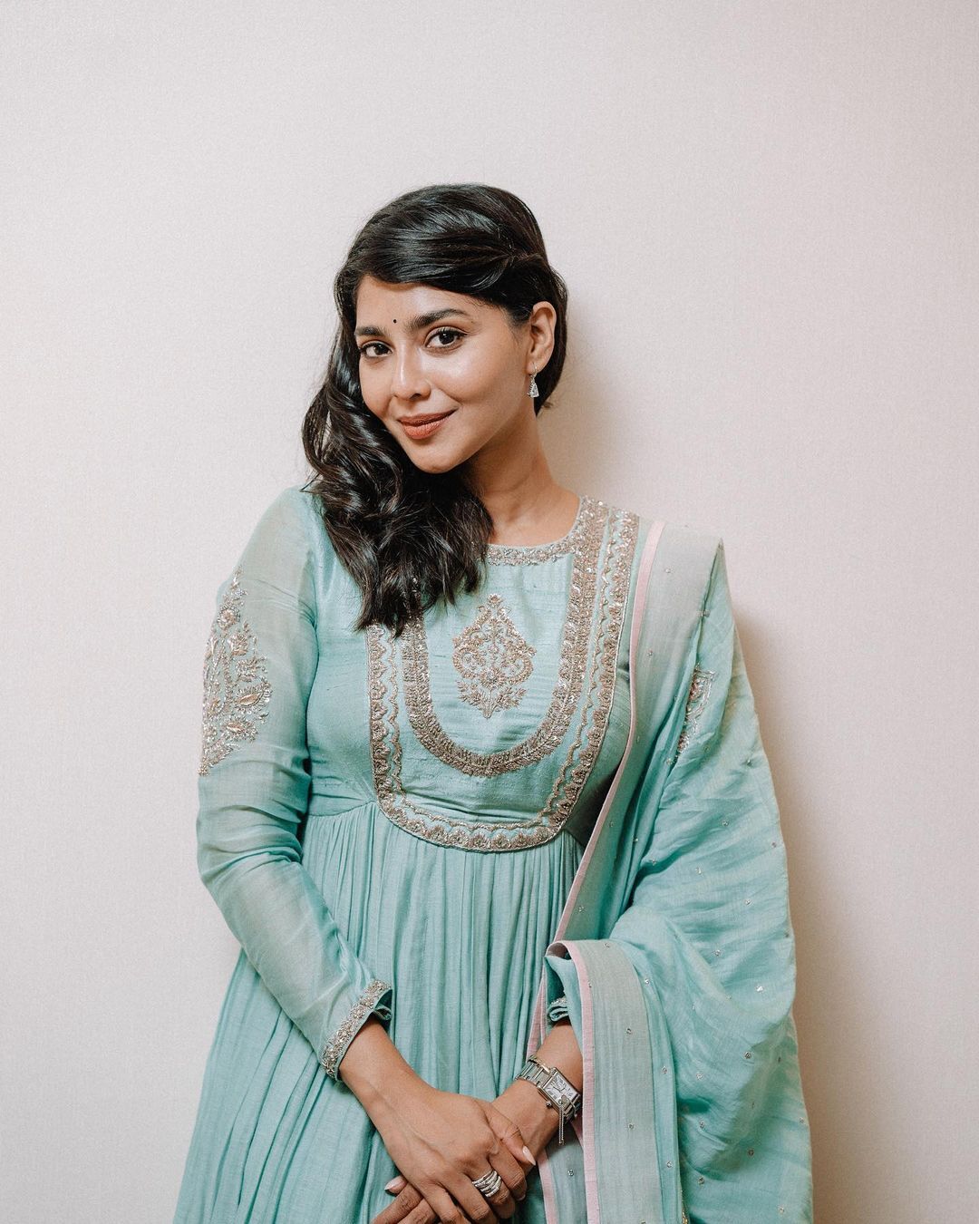 Mollywood Actress Aishwarya Lekshmi Stylish Entry in Ponniyin Selvan ...