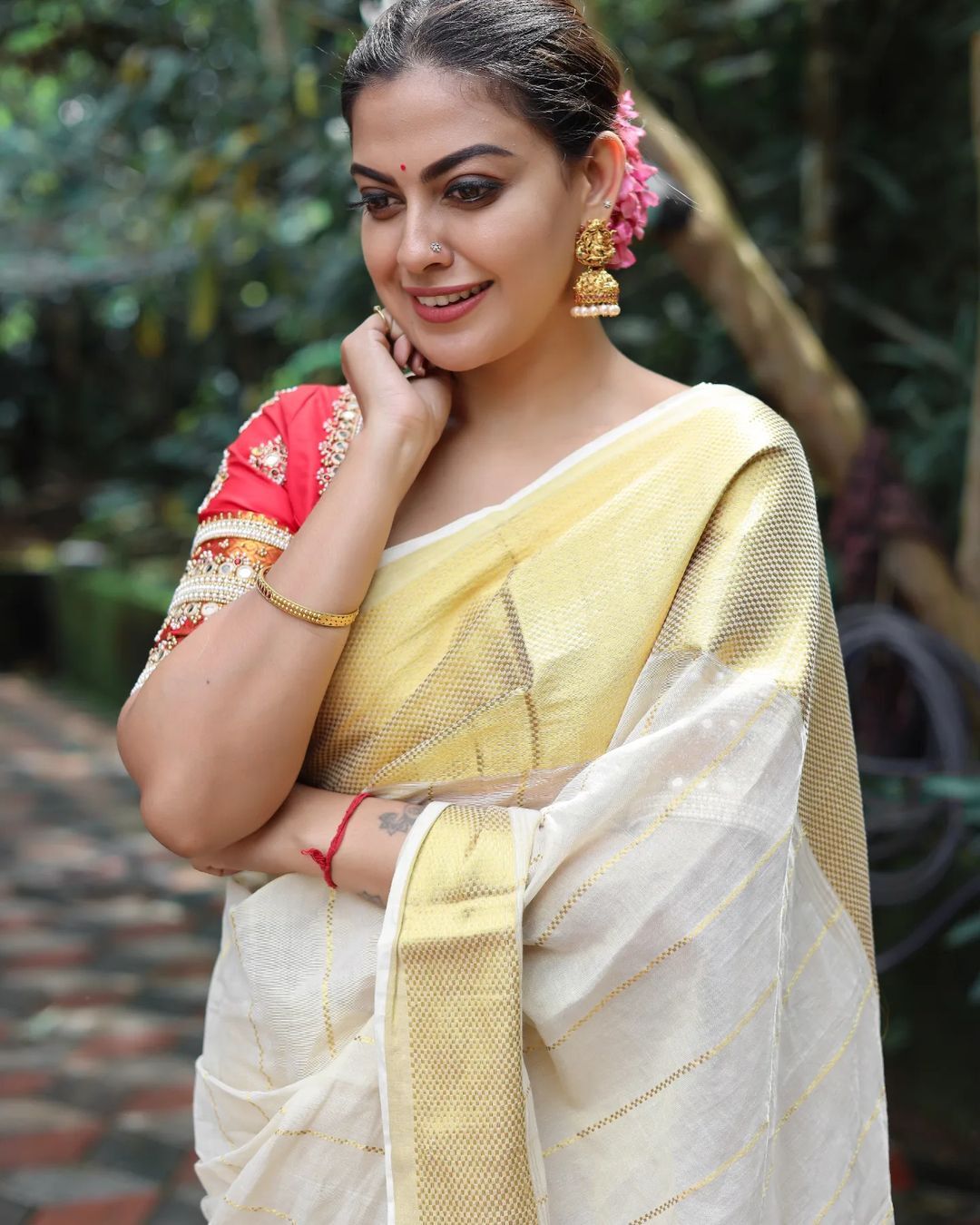 Mollywood Actress Anusree Looks Stunning in Saree, Pics | സാരിയി ...