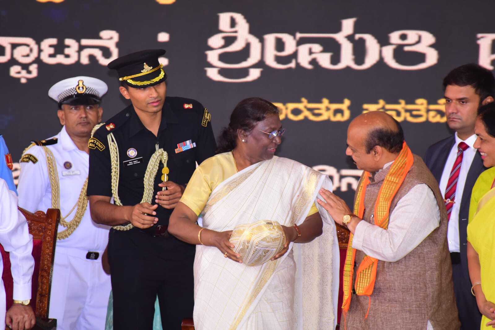 ವಿಶ್ವ ವಿಖ್ಯಾತ ಮೈಸೂರು ದಸರಾ ಮಹೋತ್ಸವಕ್ಕೆ ಚಾಲನೆ ನೀಡಿದ ರಾಷ್ಟ್ರಪತಿ ದ್ರೌಪದಿ ಮುರ್ಮು | Mysore Dasara 2022 ...