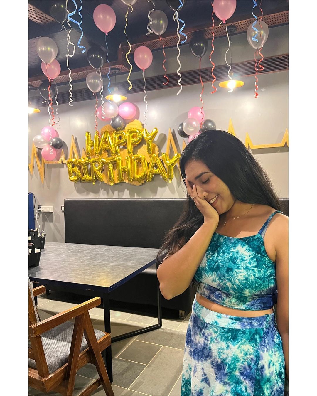 PHOTOS : அட அட.. என்னம்மா வெட்கப்படுறாங்க! குதூகலமாய் பிறந்தநாள் ...