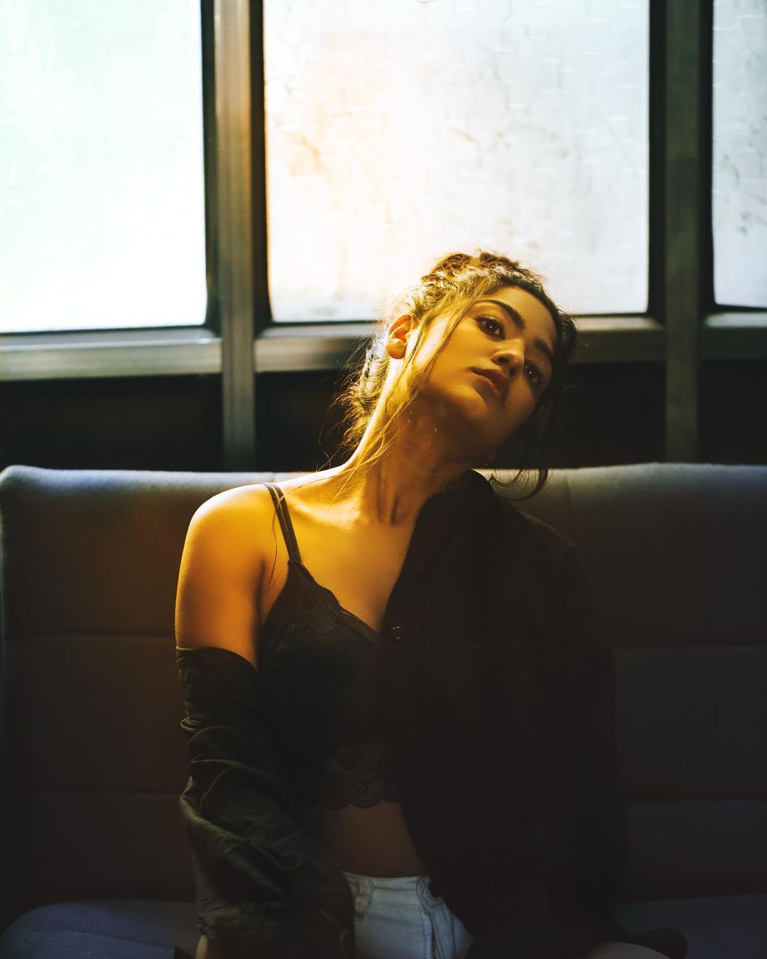 PHOTOS : புடவையில் தேவதையாக மாறிய அனுஷ்கா குப்தா.. ரசிகர்கள் மனதை ...