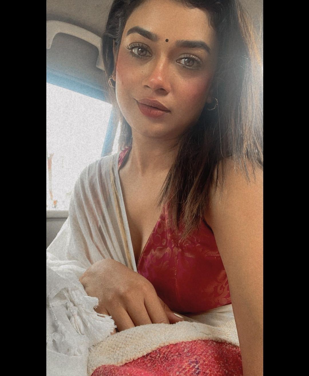 PHOTOS : ப்பா.. என்ன லுக்கு.. சைடு போஸில் அஞ்சு போஸ் கொடுத்த நடிகை ஸ்வயம் சித்தா.. கலக்கல் ...