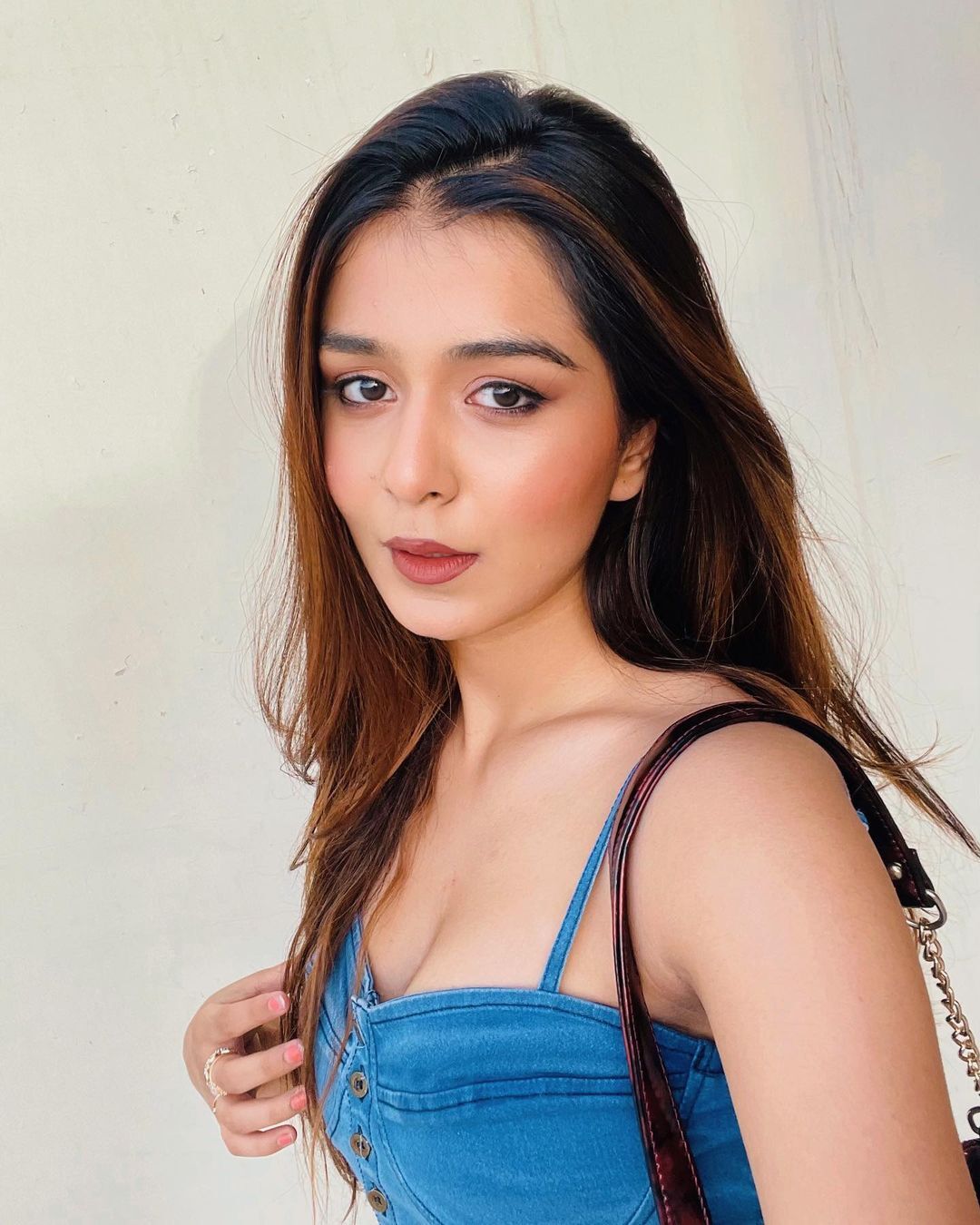 PHOTOS : அரேபிய ராணியாக மாறிய ருத்வி திவாரி.. கிறங்கடிக்கும் நச் ...