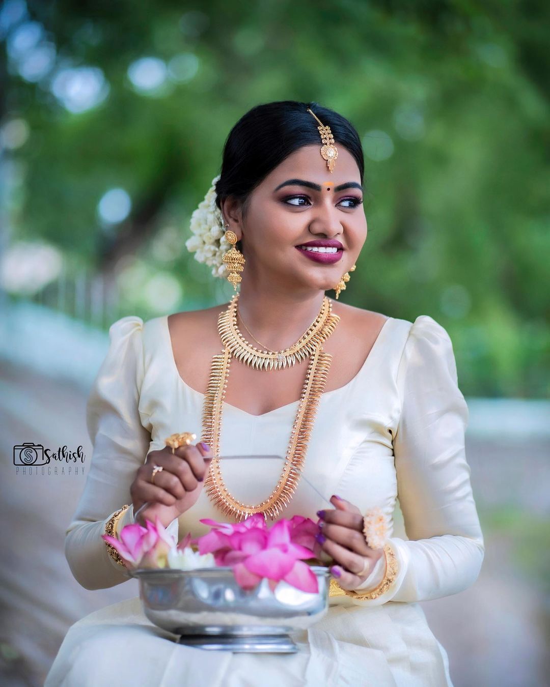 PHOTOS : ஹீரோயின்களை மிஞ்சும் லுக்கில் சிவகார்த்திகேயன் பட நடிகை ...