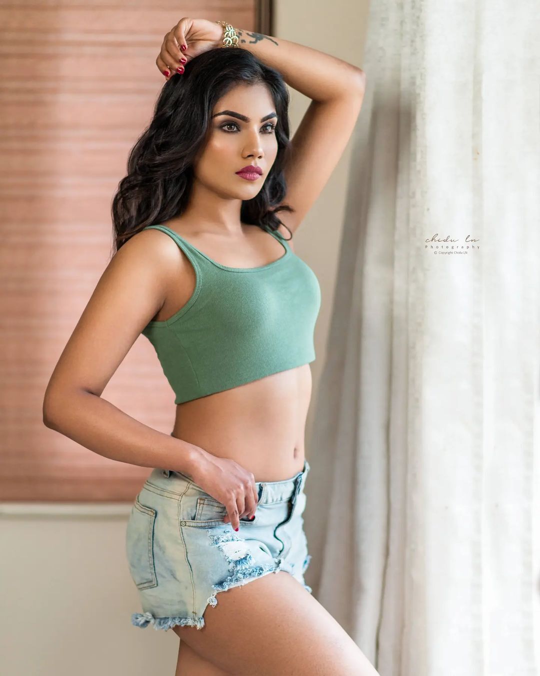 PHOTOS : பிளாக் டாப்பில் வசீகரிக்கும் அழகு.. நடிகை லிக்கிதா ஆனந்தின் லேட்டஸ்ட் சூப்பர் ஸ்டில்ஸ் ...