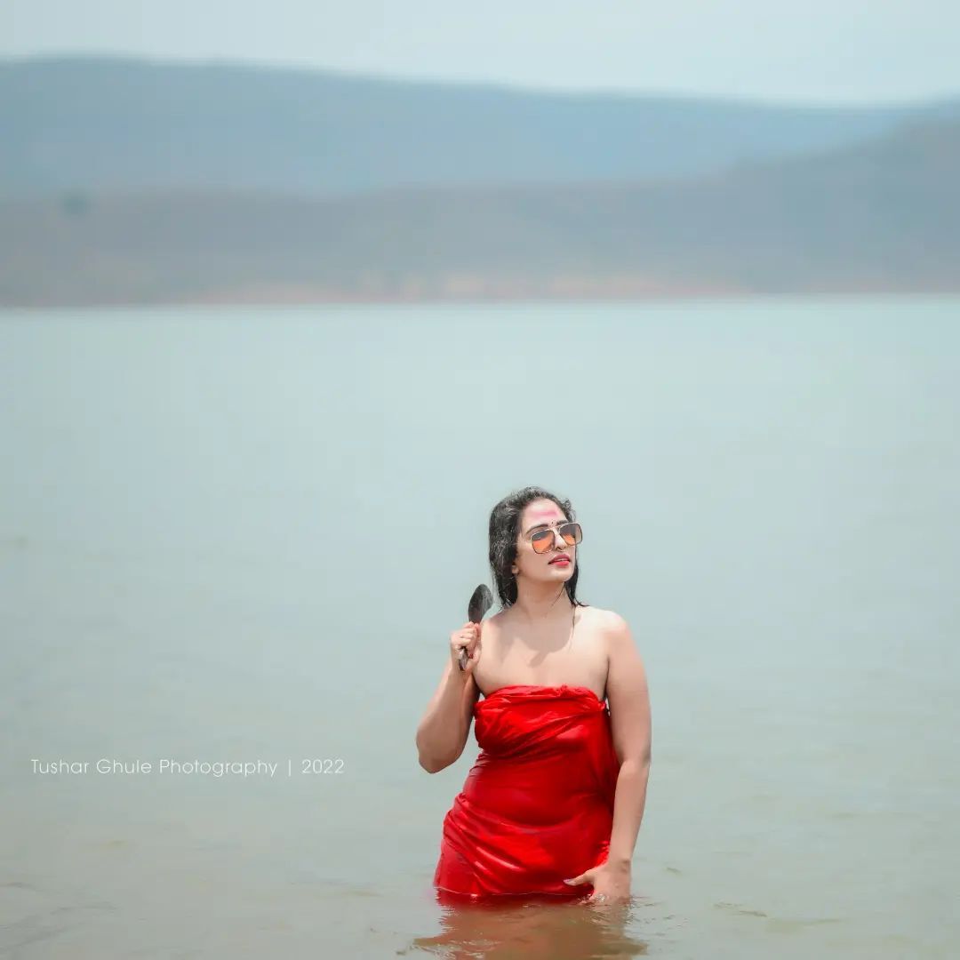 PHOTOS : என்னம்மா ட்ரெஸ் இது?.. மனதை மயக்கும் மாடல் அழகி ரோஷ்னியின் கலக்கல் போட்டோஷூட்! | model ...