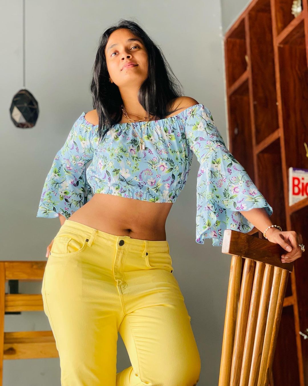 PHOTOS : காட்டுக்குள் கலக்கல் போட்டோஷூட்.. டூ பீஸ் உடையில் பிபியை ...