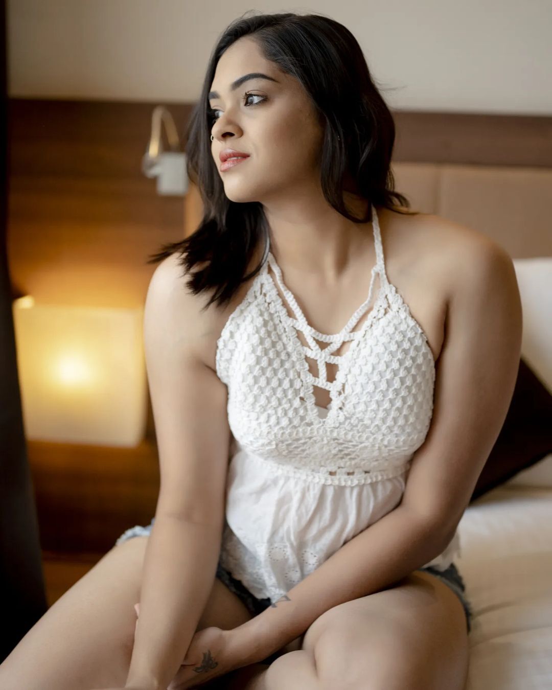 PHOTOS: சைடு போஸில் சொக்கவைக்கும் அழகில் இசையருவி ஆங்கர்.. ஆளை மயக்கும் சூப்பர் க்ளிக்ஸ் இதோ ...