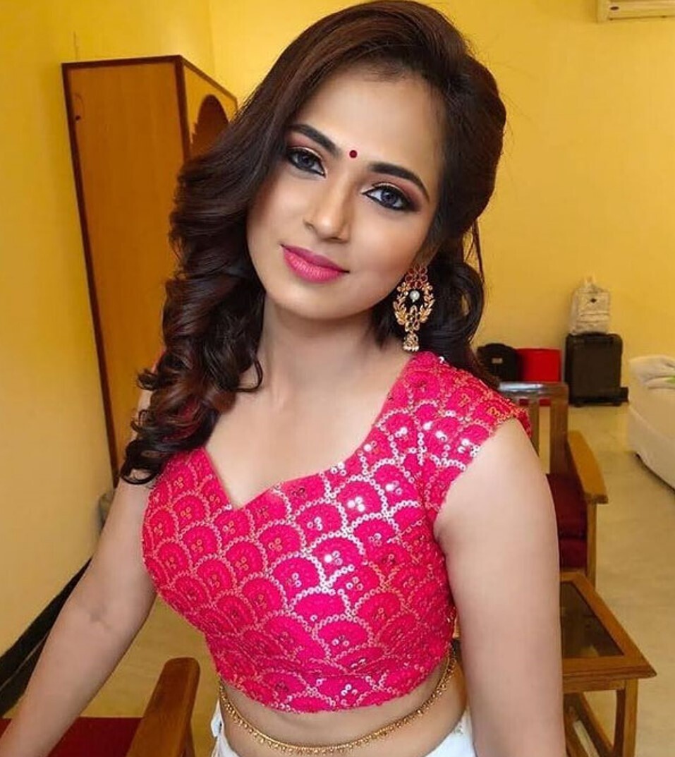 PHOTOS : வாரே வா.. வொயிட் பிகினியில் வேற லெவல் போட்டோஷூட்.. நடிகை ரம்யா பாண்டியனின் கலக்கல் ...