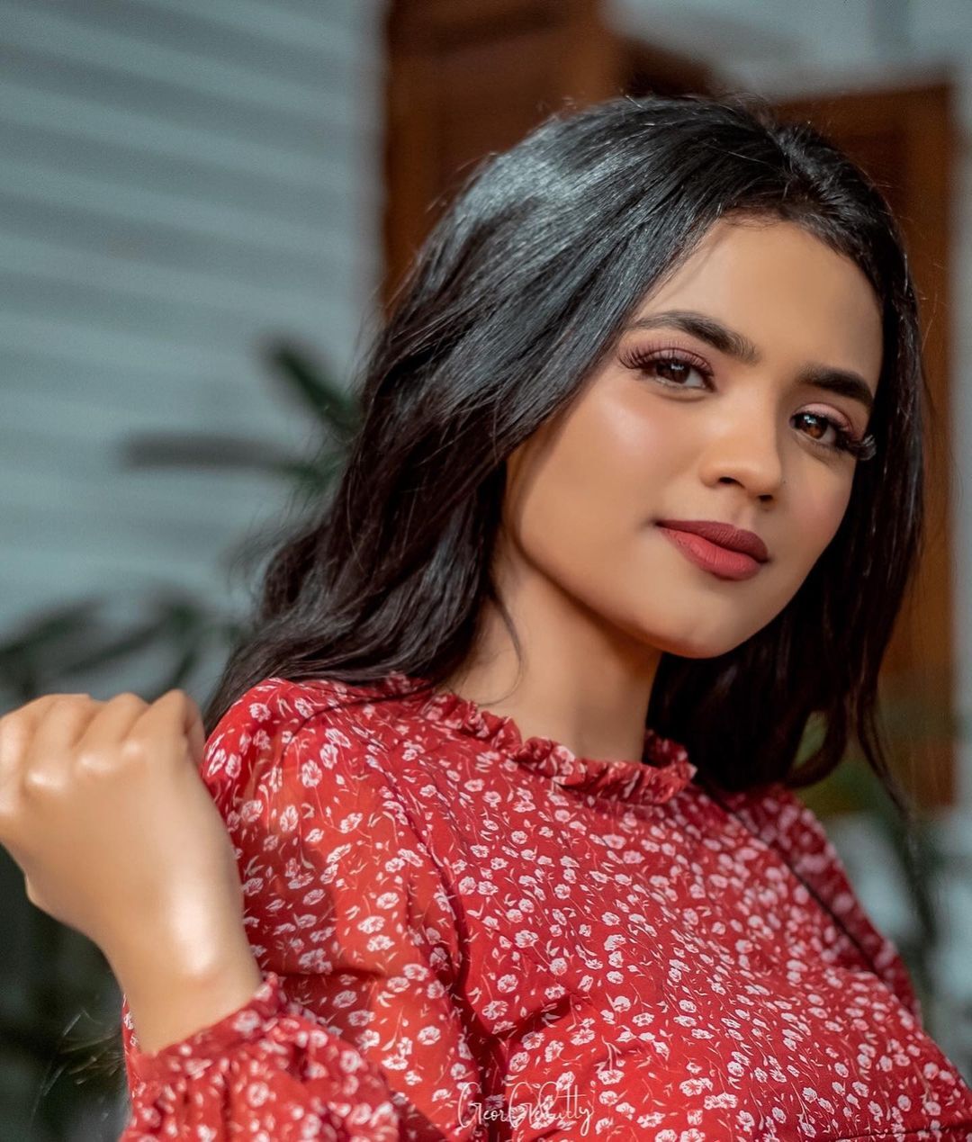 ഈ കൊച്ചിന് ഇത് എന്നാ സൗന്ദര്യമാന്നേ...സാരിയില്‍ നാണത്തോടെ ആരതി പൊടി.. | Robin's girlfriend ...