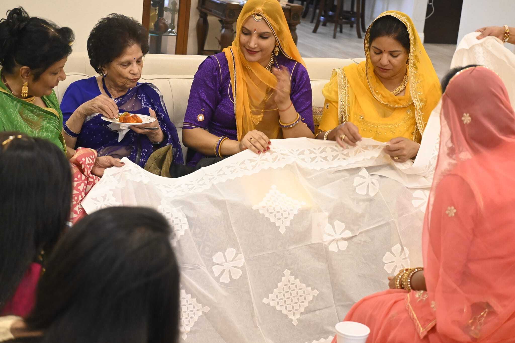 Ruma Devi In USA : अमेरिका में छा गईं राजस्‍थान के बाड़मेर की रूमा देवी ...